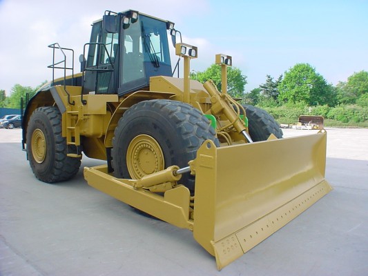 Bulldozer gommati usati e nuovi su MachineryZone
